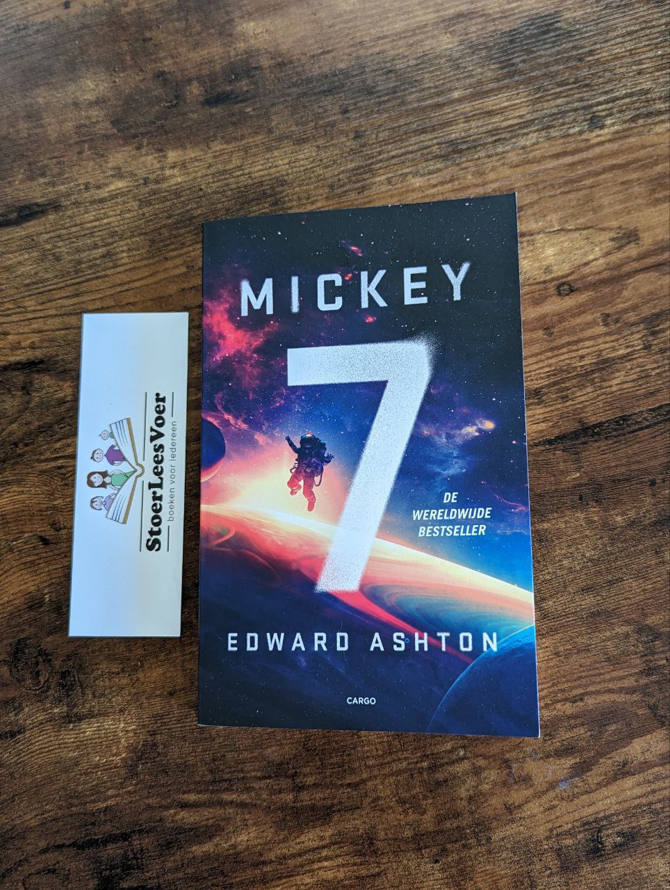 Mickey 7 - Edward Ashton | Scifi | StoerLeesVoer