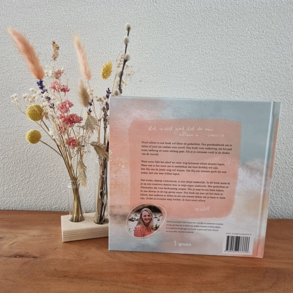 Nooit alleen - Alette Koornneef | Mindful & geloof | StoerLeesVoer